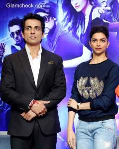 The cast of Happy New Year during a Promotional event in New Delhi ...