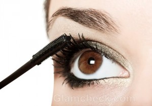 How to apply mascara