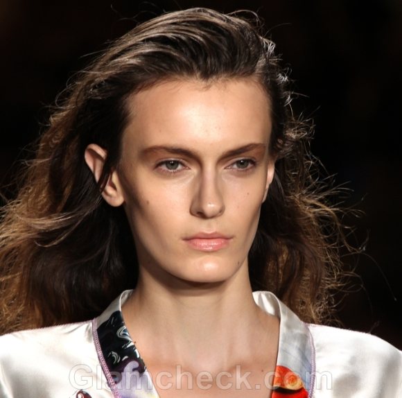 Hairstyle How To : Slicked Back Messy Curls