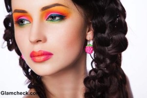 Beauty How To – Tropical Makeup Looks